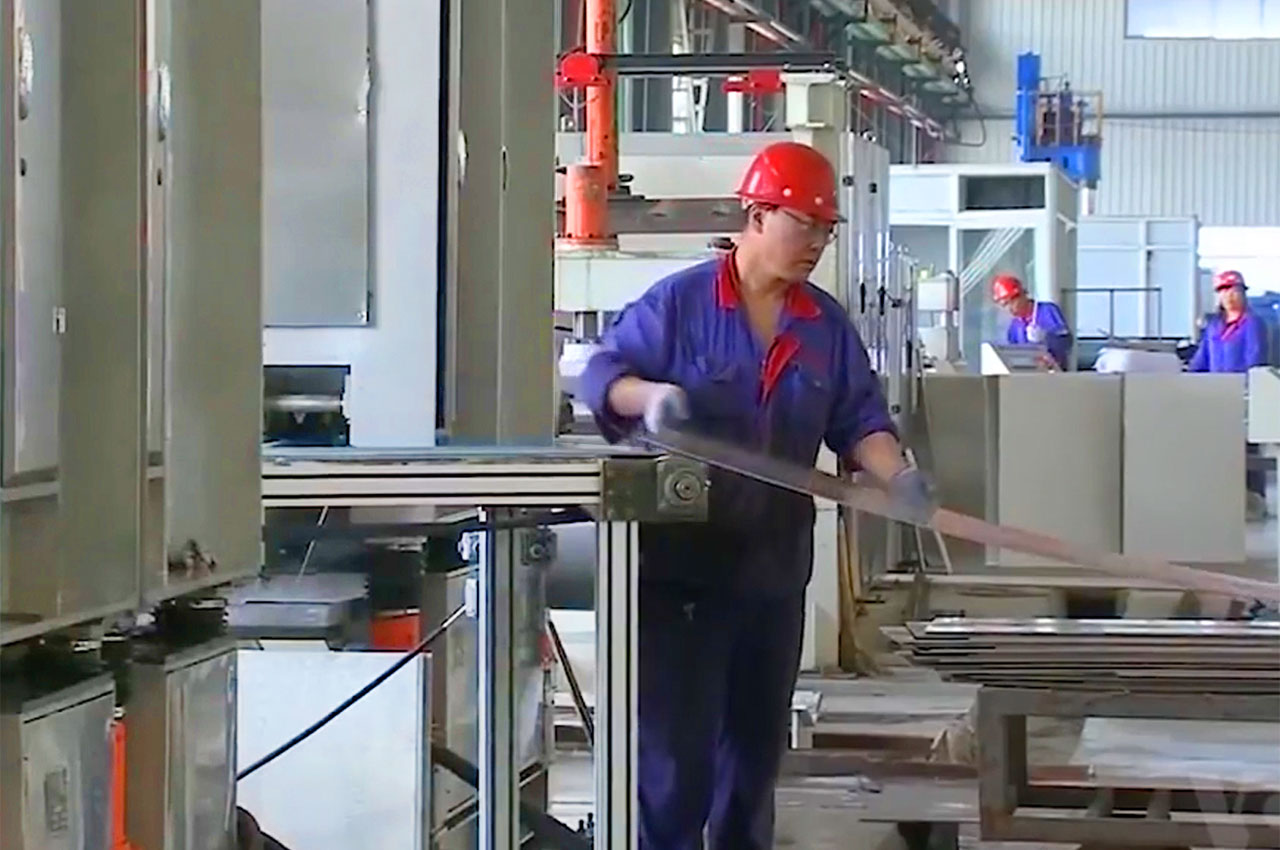 How Do Tariffs Affect the U.S. and Global Economy? | Illinois Institute ...