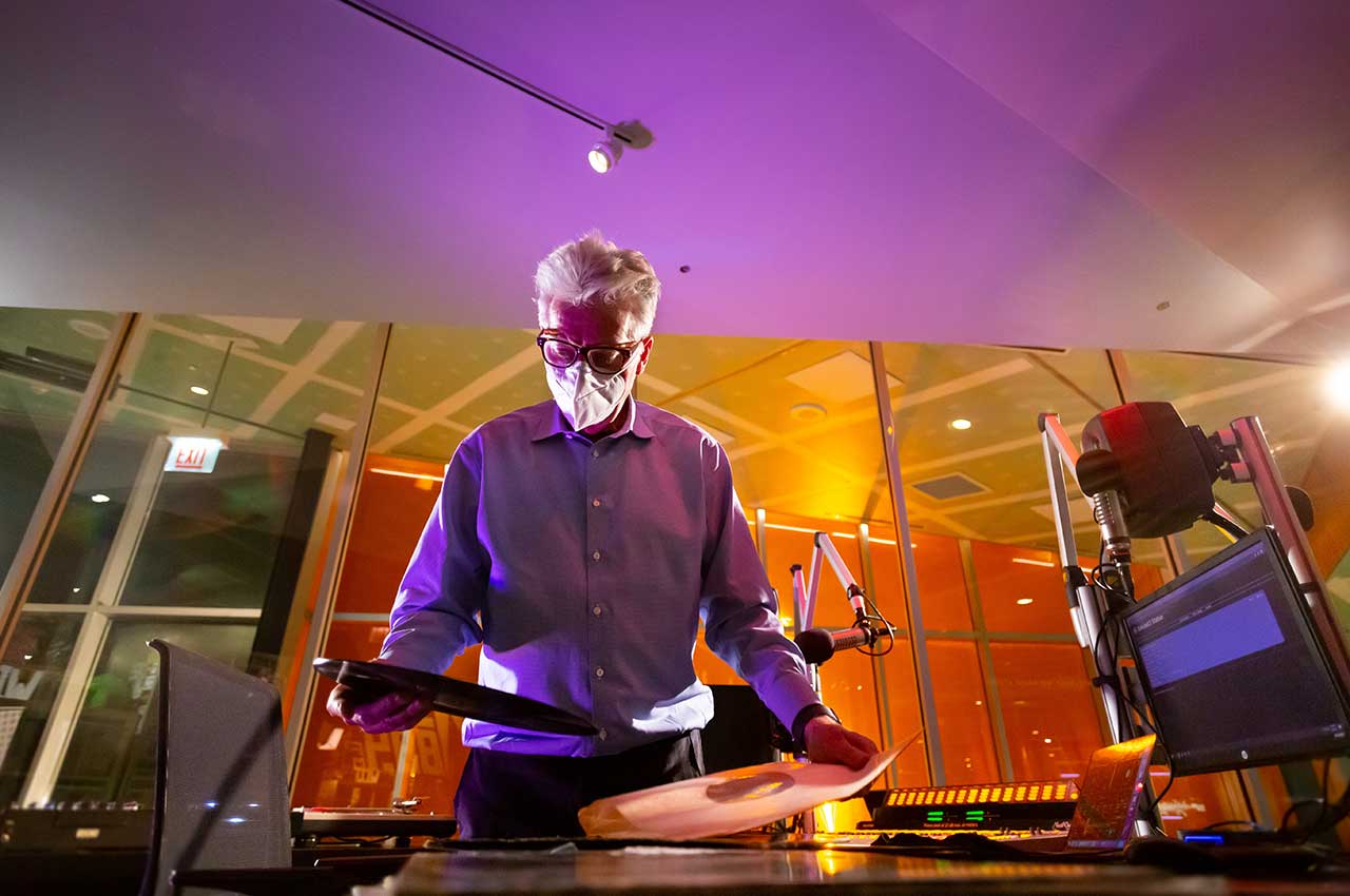 DJ Alan W. Cramb Spins Final Vinyl as President | Illinois Institute of ...